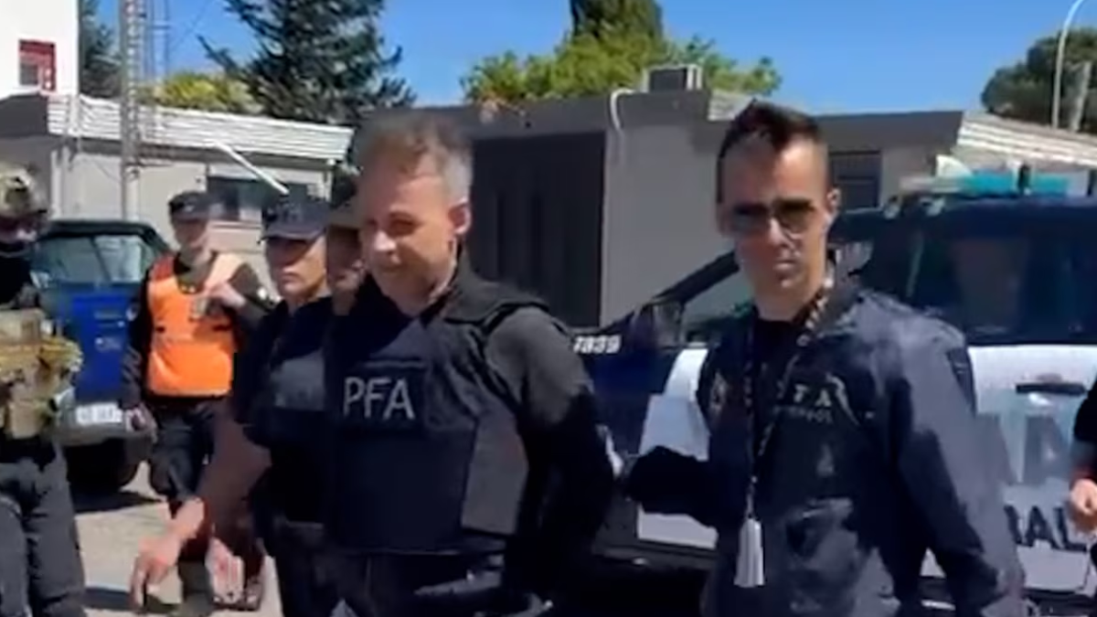 Se concretó la extradición de Fred Machado: viaja custodiado a Estados ...